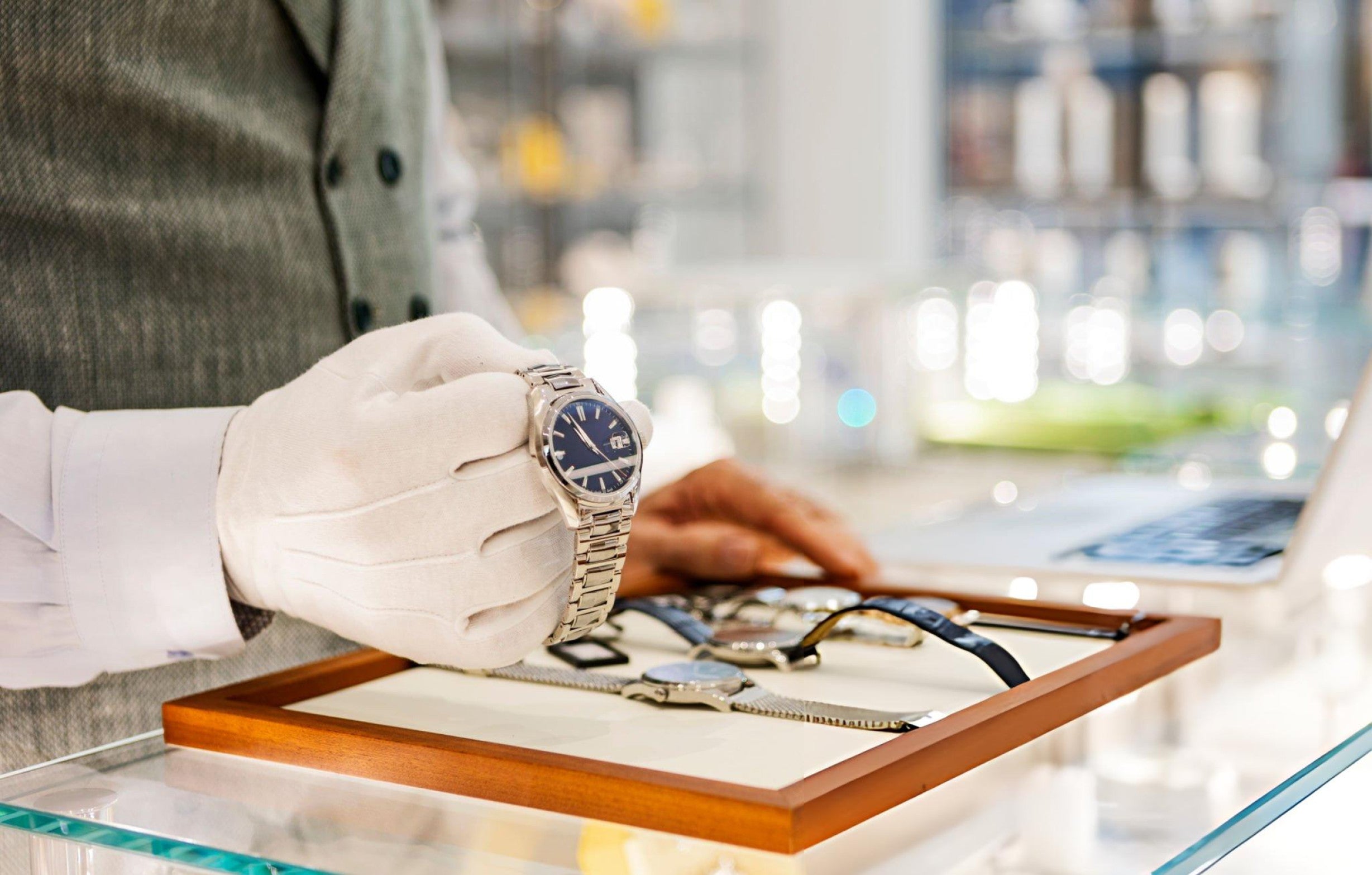 How to Buy Authentic Pre-Owned Luxury Watches in Canada – WATCHFINDER ...