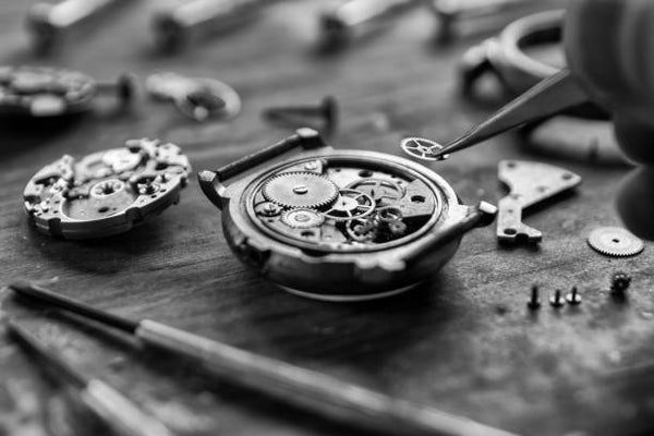 Servicing & Repairs – WATCHFINDER CANADA